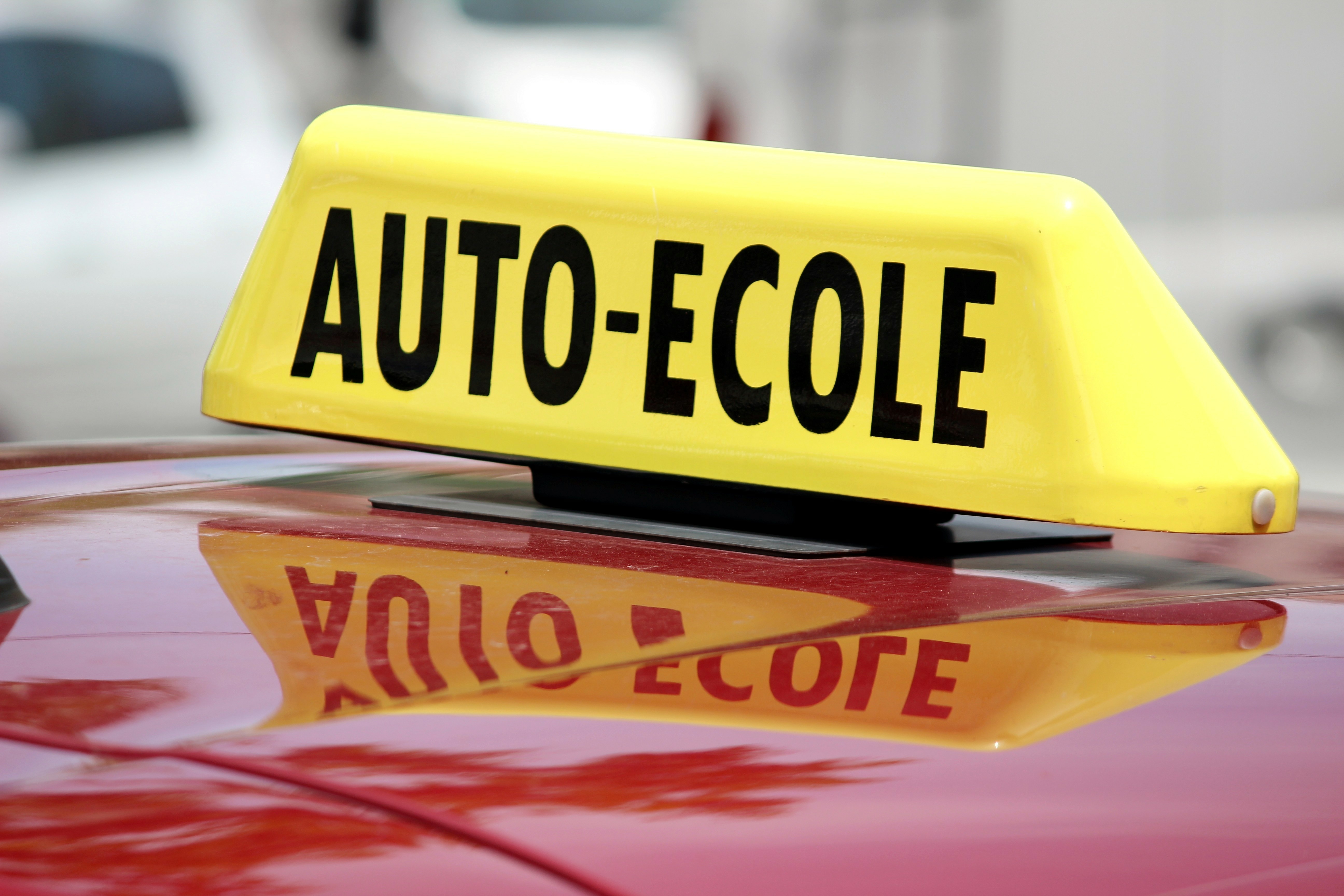 Choisir une auto-école : 5 critères à considérer